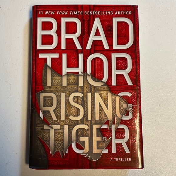 Chronicle Books | Other | 2 Rising Tiger 21 In The Scot Harvath Series ...